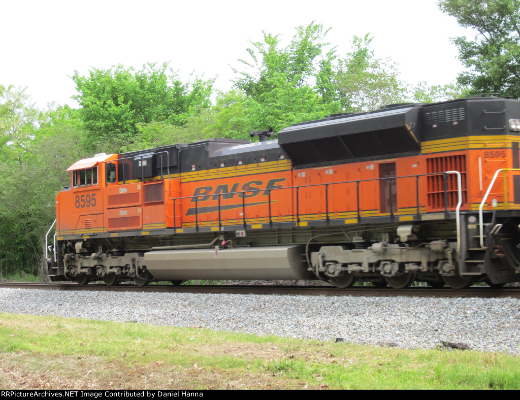 BNSF 8595